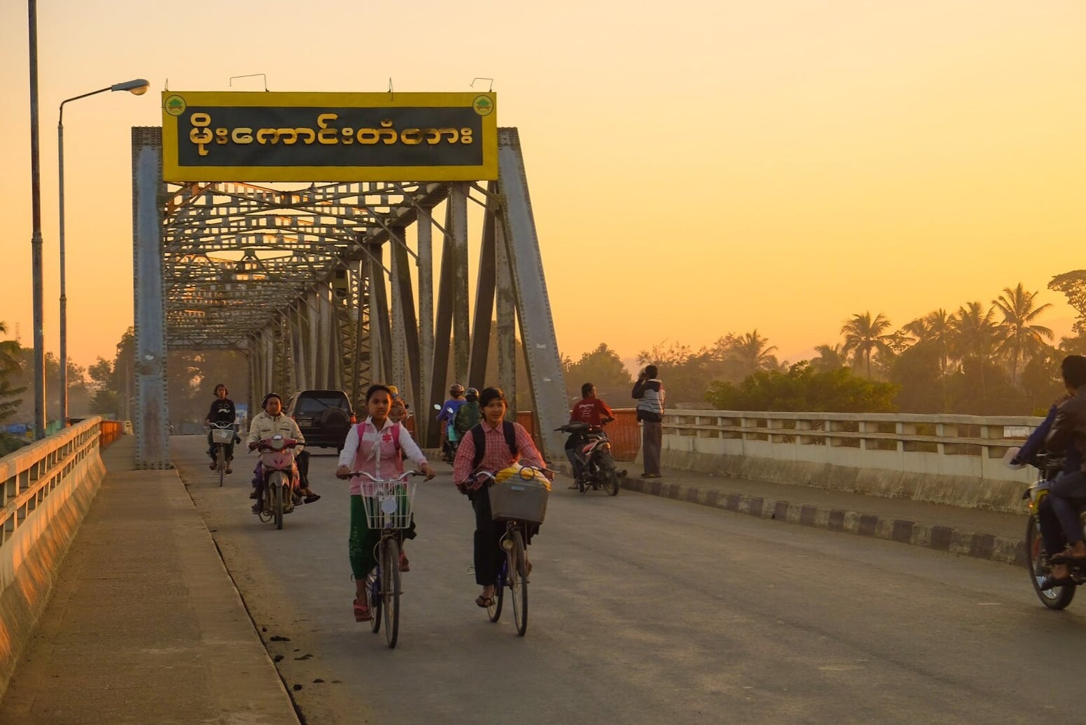 မိုးကောင်းမြို့မှာ စစ်တပ်က စစ်ဆေးရေးတင်းကြပ်နေပြီး VPN ထည့်ထားသူတွေကို ...